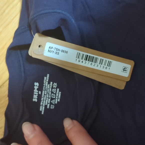 SKIMS | Tops | Nwt Skims Fits Everybody Super Cropped Tshirt In Navy ...